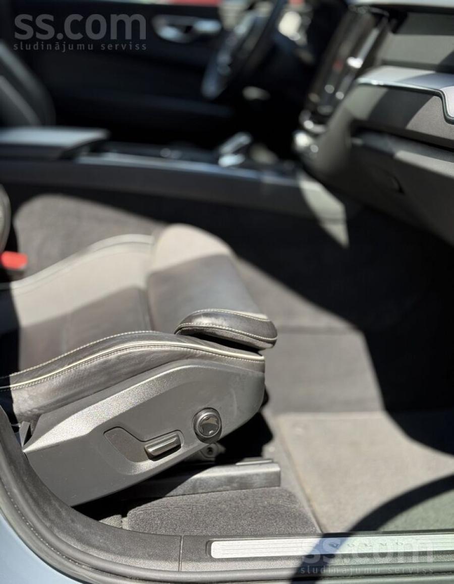 Blue Volvo XC60 2022 in Riga, with an engine capacity of 2.00 L and mileage of 0 thousand km for 32500 €, photo 12 on AUTOMOTO.COM.LV