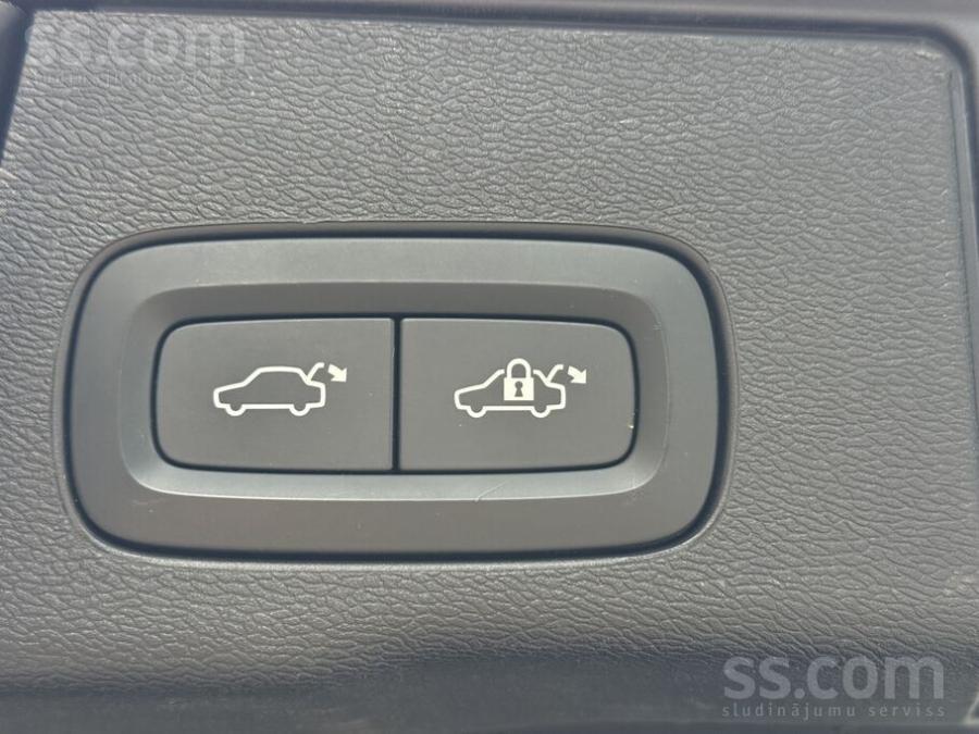 Blue Volvo XC60 2022 in Riga, with an engine capacity of 2.00 L and mileage of 0 thousand km for 32500 €, photo 17 on AUTOMOTO.COM.LV