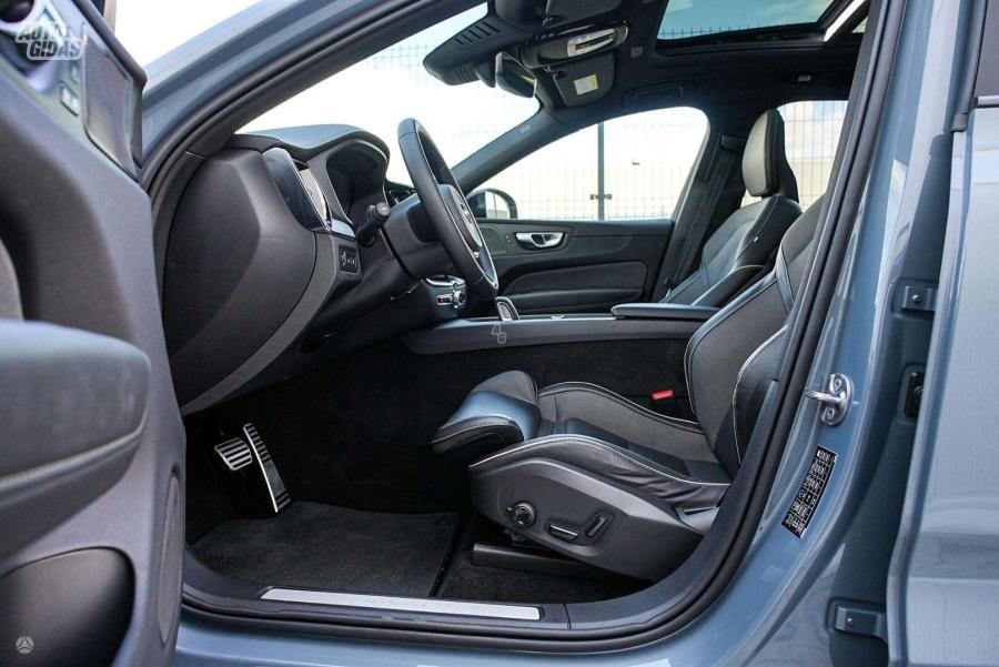 Blue Volvo XC60 2022 in Kaunas, with an engine capacity of 2.00 L and mileage of 198 thousand km for 29450 €, photo 31 on AUTOMOTO.COM.LV