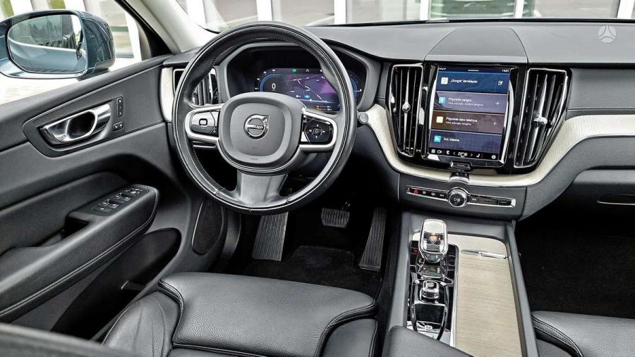 Blue Volvo XC60 2022 in Vilnius, with an engine capacity of 1.97 L and mileage of 170 thousand km for 27990 €, photo 30 on AUTOMOTO.COM.LV