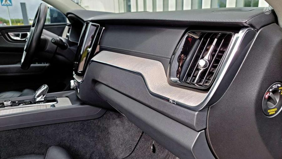 Blue Volvo XC60 2022 in Vilnius, with an engine capacity of 1.97 L and mileage of 170 thousand km for 27990 €, photo 33 on AUTOMOTO.COM.LV