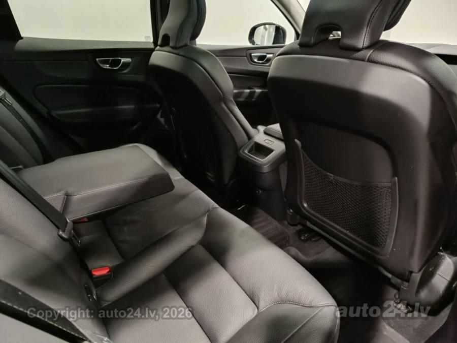 Blue Volvo XC60 2023 in Tallinn, with an engine capacity of 2.00 L and mileage of 20 thousand km for 47900 €, photo 9 on AUTOMOTO.COM.LV