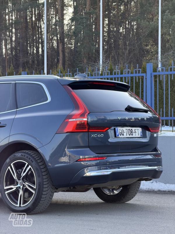 Blue Volvo XC60 2023 in Vilnius, with an engine capacity of 2.00 L and mileage of 22 thousand km for 45000 €, photo 8 on AUTOMOTO.COM.LV