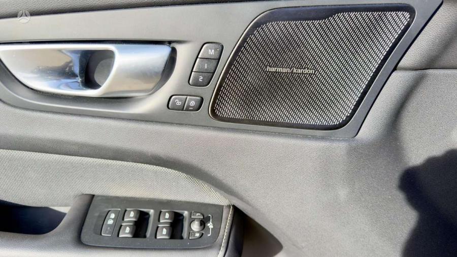 Zils Volvo XC60 2024 Šauļi, ar dzinēja tilpumu 1.97 L un nobraukumu 142 tūkst. km par 29450 €, foto 19 vietnē AUTOMOTO.COM.LV