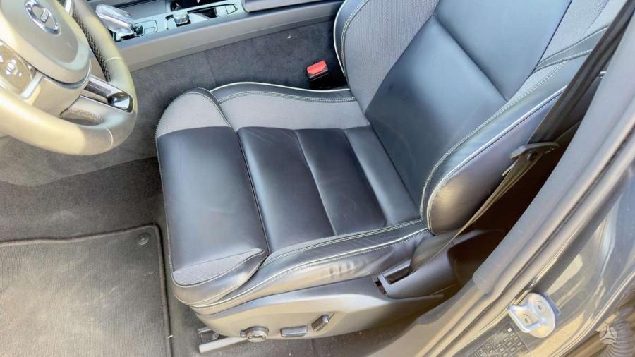 Zils Volvo XC60 2024 Šauļi, ar dzinēja tilpumu 1.97 L un nobraukumu 142 tūkst. km par 29450 €, foto 21 vietnē AUTOMOTO.COM.LV