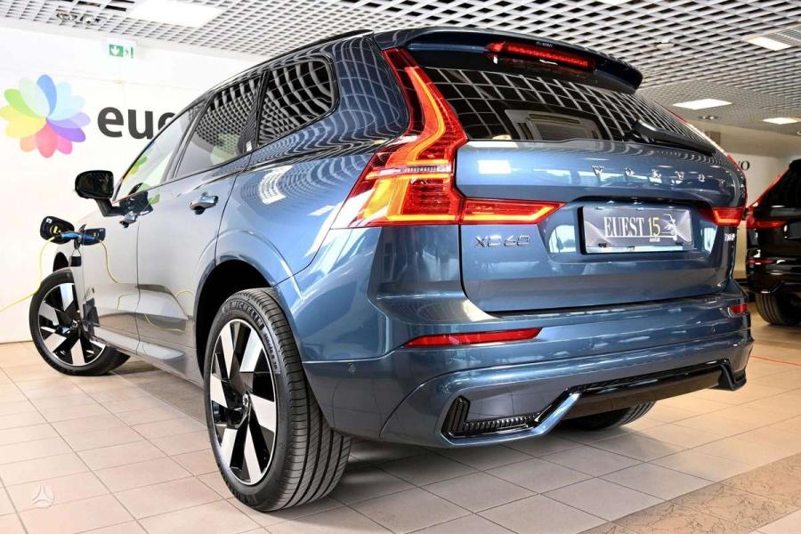 Синий Вольво ХС60 2025 в Таллин, объемом двигателя 0.00 л и пробегом 13 тыс. км за 60990 €, фото 4 на AUTOMOTO.COM.LV