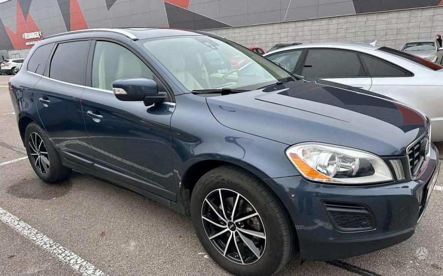 Blue Volvo XC60 2011 in Klaipeda, with an engine capacity of 3.19 L and mileage of 339 thousand km for 8500 €, photo 4 on AUTOMOTO.COM.LV