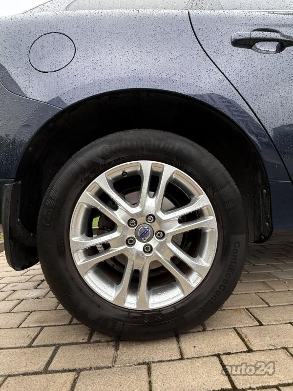 Blue Volvo XC60 2014 in Riga, with an engine capacity of 2.00 L and mileage of 222 thousand km for 13490 €, photo 11 on AUTOMOTO.COM.LV