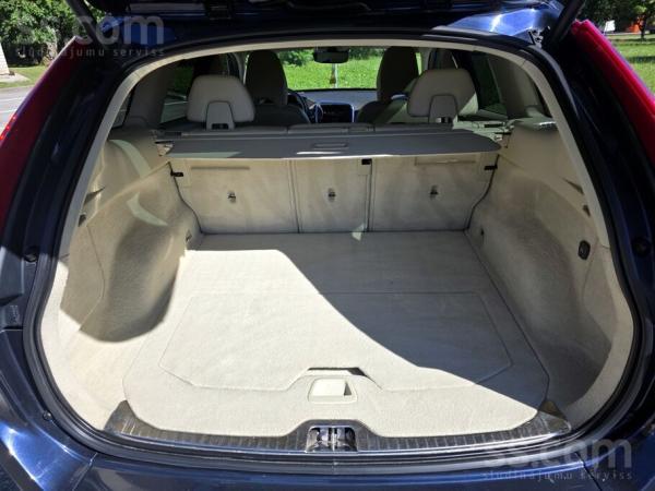 Zils Volvo XC60 2015 Talsi, ar dzinēja tilpumu 2.40 L un nobraukumu 187 tūkst. km par 12300 €, foto 9 vietnē AUTOMOTO.COM.LV