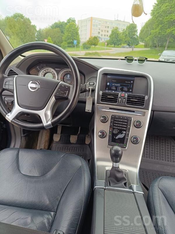 Zils Volvo XC60 2013 Saldus, ar dzinēja tilpumu 2.00 L un nobraukumu 348 tūkst. km par 8000 €, foto 3 vietnē AUTOMOTO.COM.LV