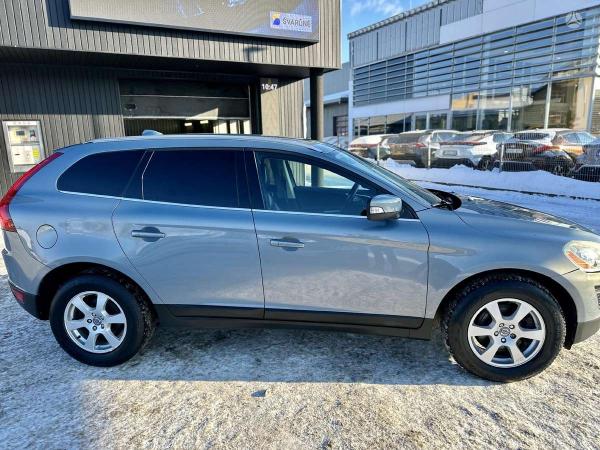 Zils Volvo XC60 2010 Šauļi, ar dzinēja tilpumu 2.00 L un nobraukumu 235 tūkst. km par 8750 €, foto 5 vietnē AUTOMOTO.COM.LV