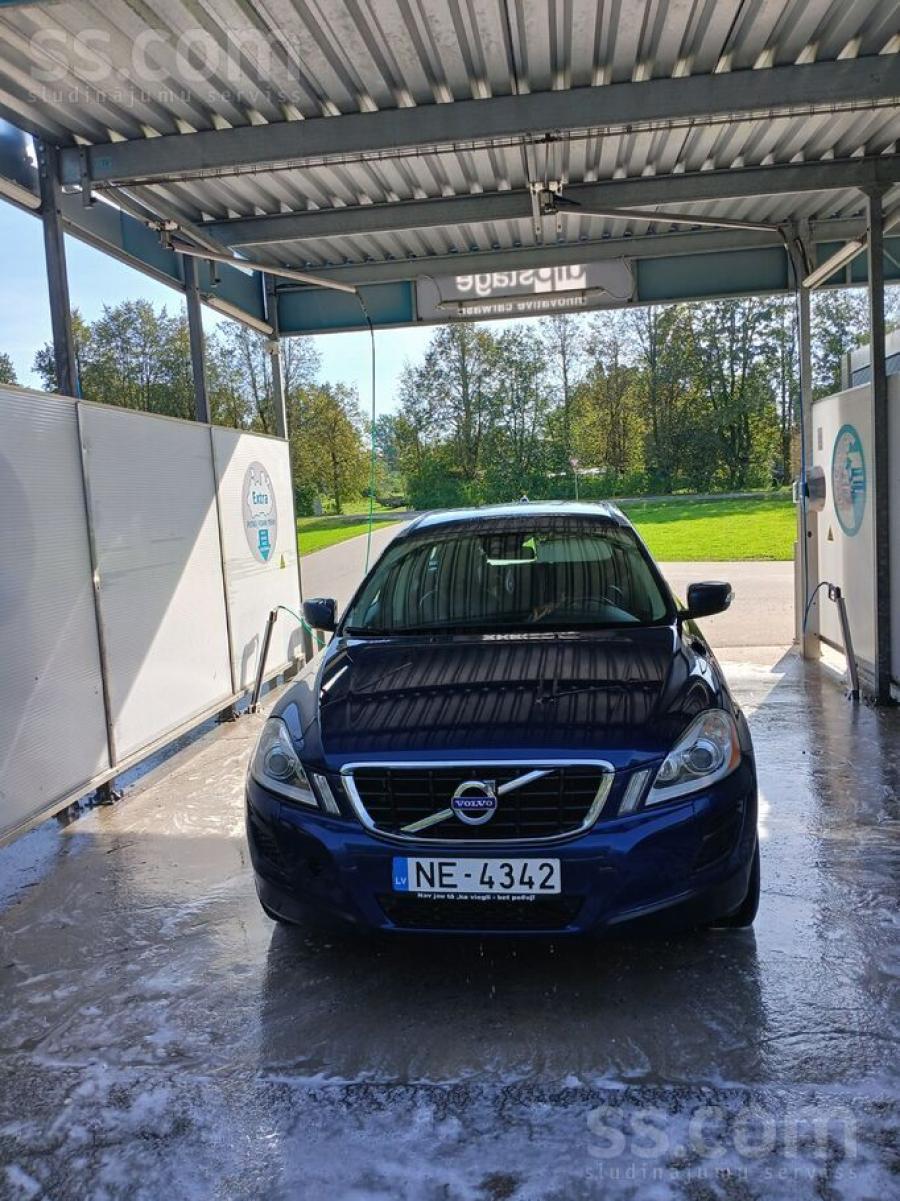 Zils Volvo XC60 2012 Ogre, ar dzinēja tilpumu 2.00 L un nobraukumu 380 tūkst. km par 6500 €, foto 1 vietnē AUTOMOTO.COM.LV