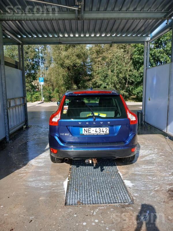 Blue Volvo XC60 2012 in Ogre, with an engine capacity of 2.00 L and mileage of 380 thousand km for 6500 €, photo 4 on AUTOMOTO.COM.LV