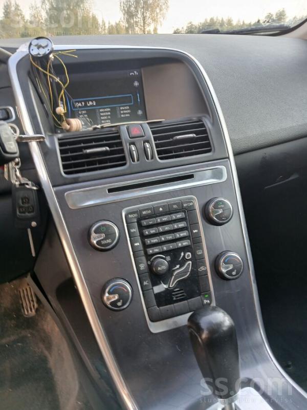 Zils Volvo XC60 2012 Ogre, ar dzinēja tilpumu 2.00 L un nobraukumu 380 tūkst. km par 6500 €, foto 5 vietnē AUTOMOTO.COM.LV