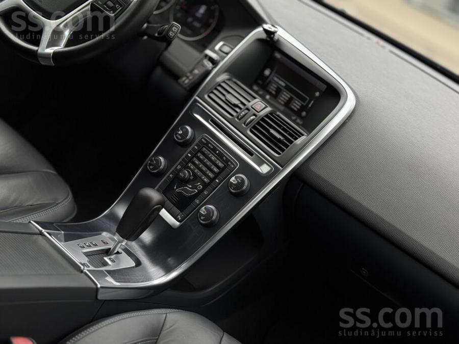 Zils Volvo XC60 2012 Jūrmala, ar dzinēja tilpumu 2.00 L un nobraukumu 0 tūkst. km par 6490 €, foto 15 vietnē AUTOMOTO.COM.LV