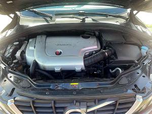 Blue Volvo XC60 2009 in Radviliskis, with an engine capacity of 2.40 L and mileage of 420 thousand km for 4200 €, photo 8 on AUTOMOTO.COM.LV