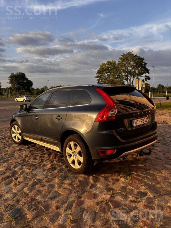 Blue Volvo XC60 2010 in Jelgava, with an engine capacity of 2.40 L and mileage of 0 thousand km for 8500 €, photo 9 on AUTOMOTO.COM.LV