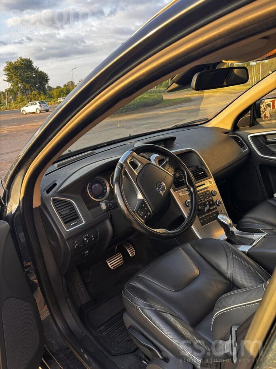 Zils Volvo XC60 2010 Jelgava, ar dzinēja tilpumu 2.40 L un nobraukumu 0 tūkst. km par 8500 €, foto 11 vietnē AUTOMOTO.COM.LV