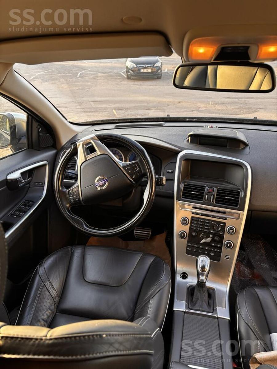 Zils Volvo XC60 2010 Jelgava, ar dzinēja tilpumu 2.40 L un nobraukumu 0 tūkst. km par 8500 €, foto 13 vietnē AUTOMOTO.COM.LV