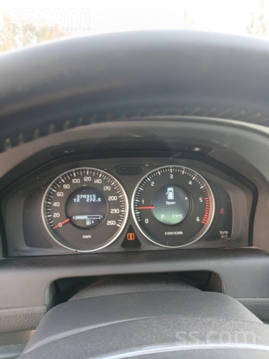 Blue Volvo XC60 2012 in Ogre, with an engine capacity of 2.00 L and mileage of 380 thousand km for 6500 €, photo 6 on AUTOMOTO.COM.LV