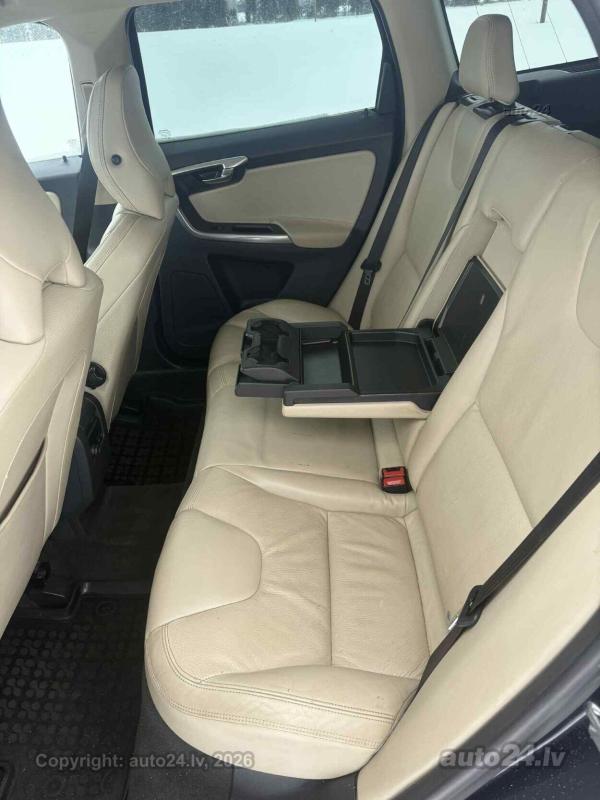 Zils Volvo XC60 2013 Pelva, ar dzinēja tilpumu 2.00 L un nobraukumu 263 tūkst. km par 11999 €, foto 11 vietnē AUTOMOTO.COM.LV