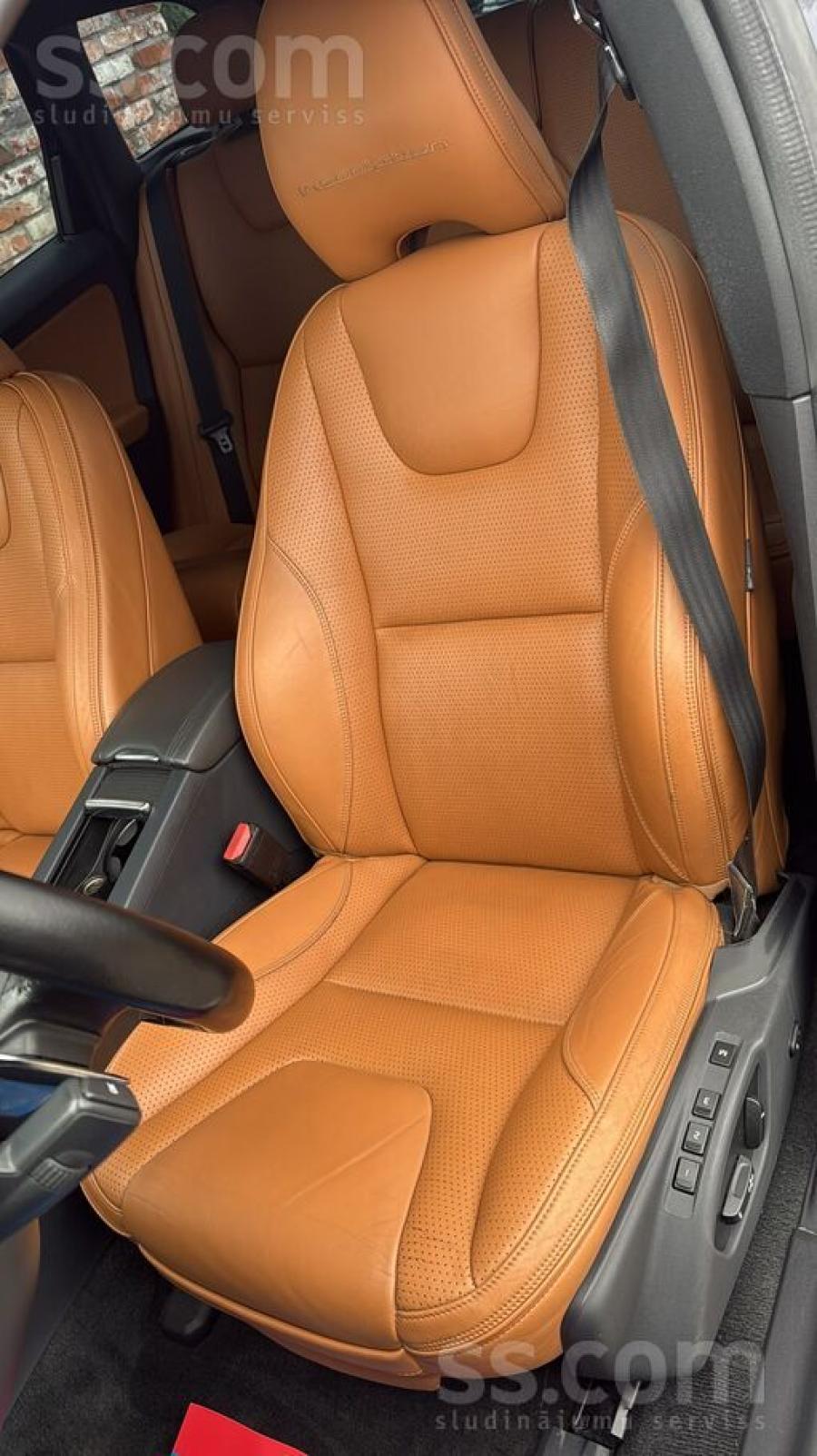 Zils Volvo XC60 2016 Talsi, ar dzinēja tilpumu 2.00 L un nobraukumu 295 tūkst. km par 14470 €, foto 16 vietnē AUTOMOTO.COM.LV