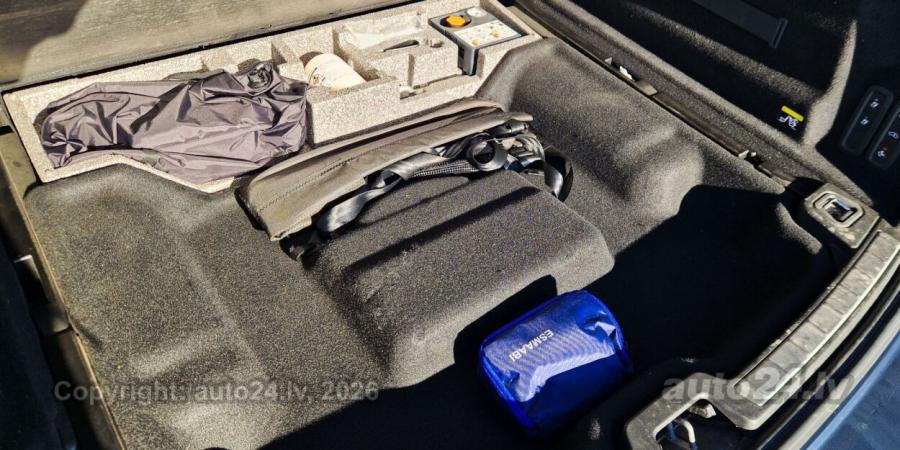 Zils Volvo XC60 2017 Tallina, ar dzinēja tilpumu 2.00 L un nobraukumu 195 tūkst. km par 24900 €, foto 19 vietnē AUTOMOTO.COM.LV