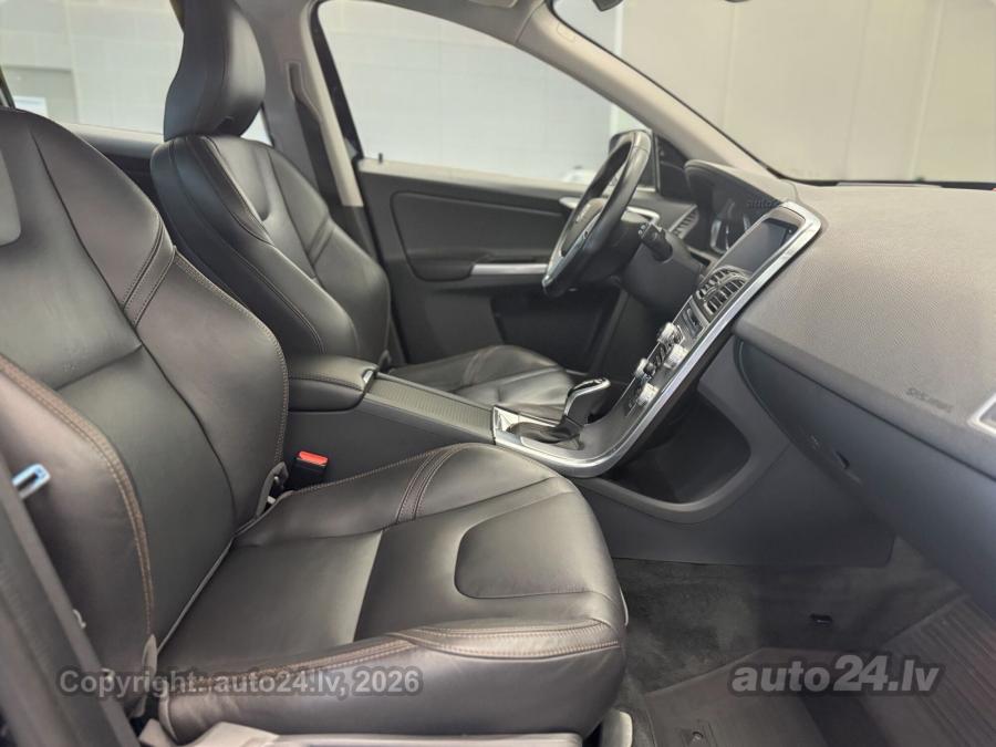 Blue Volvo XC60 2017 in Tallinn, with an engine capacity of 0.00 L and mileage of 326 thousand km for 11999 €, photo 13 on AUTOMOTO.COM.LV