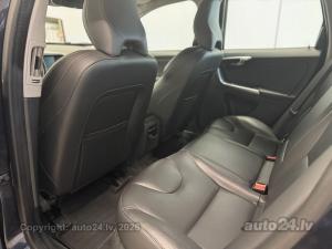 Blue Volvo XC60 2017 in Tallinn, with an engine capacity of 0.00 L and mileage of 326 thousand km for 11999 €, photo 15 on AUTOMOTO.COM.LV