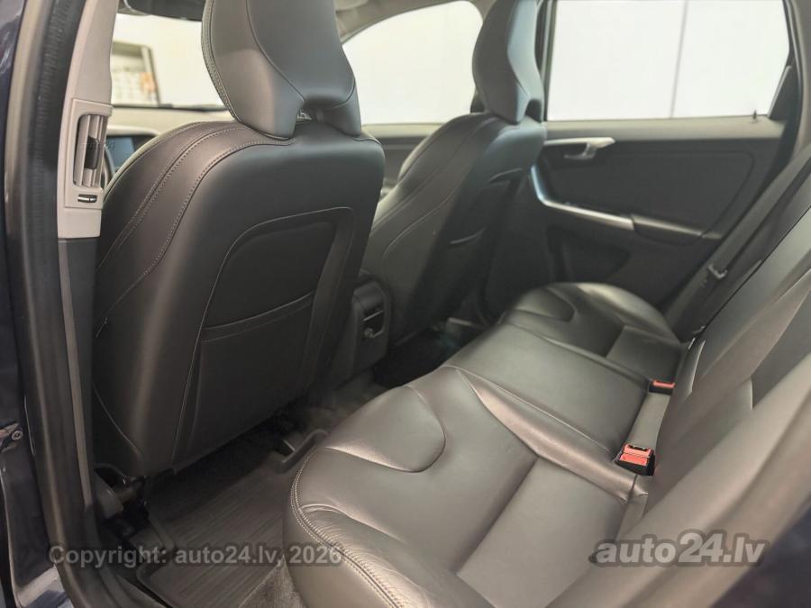 Blue Volvo XC60 2017 in Tallinn, with an engine capacity of 0.00 L and mileage of 326 thousand km for 11999 €, photo 15 on AUTOMOTO.COM.LV