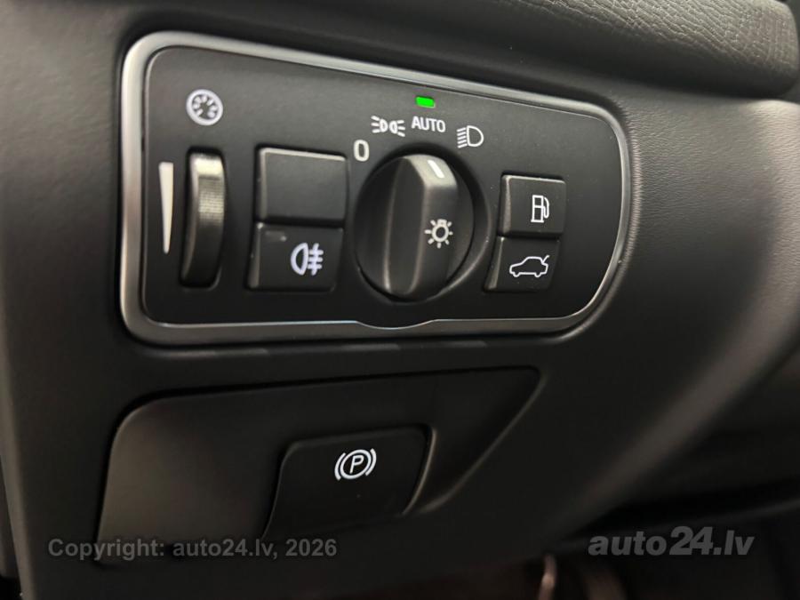 Blue Volvo XC60 2017 in Tallinn, with an engine capacity of 0.00 L and mileage of 326 thousand km for 11999 €, photo 20 on AUTOMOTO.COM.LV