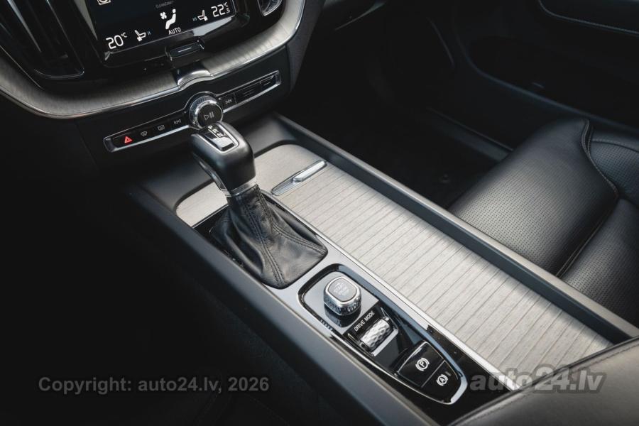 Zils Volvo XC60 2018 Tartu, ar dzinēja tilpumu 2.00 L un nobraukumu 132 tūkst. km par 30900 €, foto 22 vietnē AUTOMOTO.COM.LV