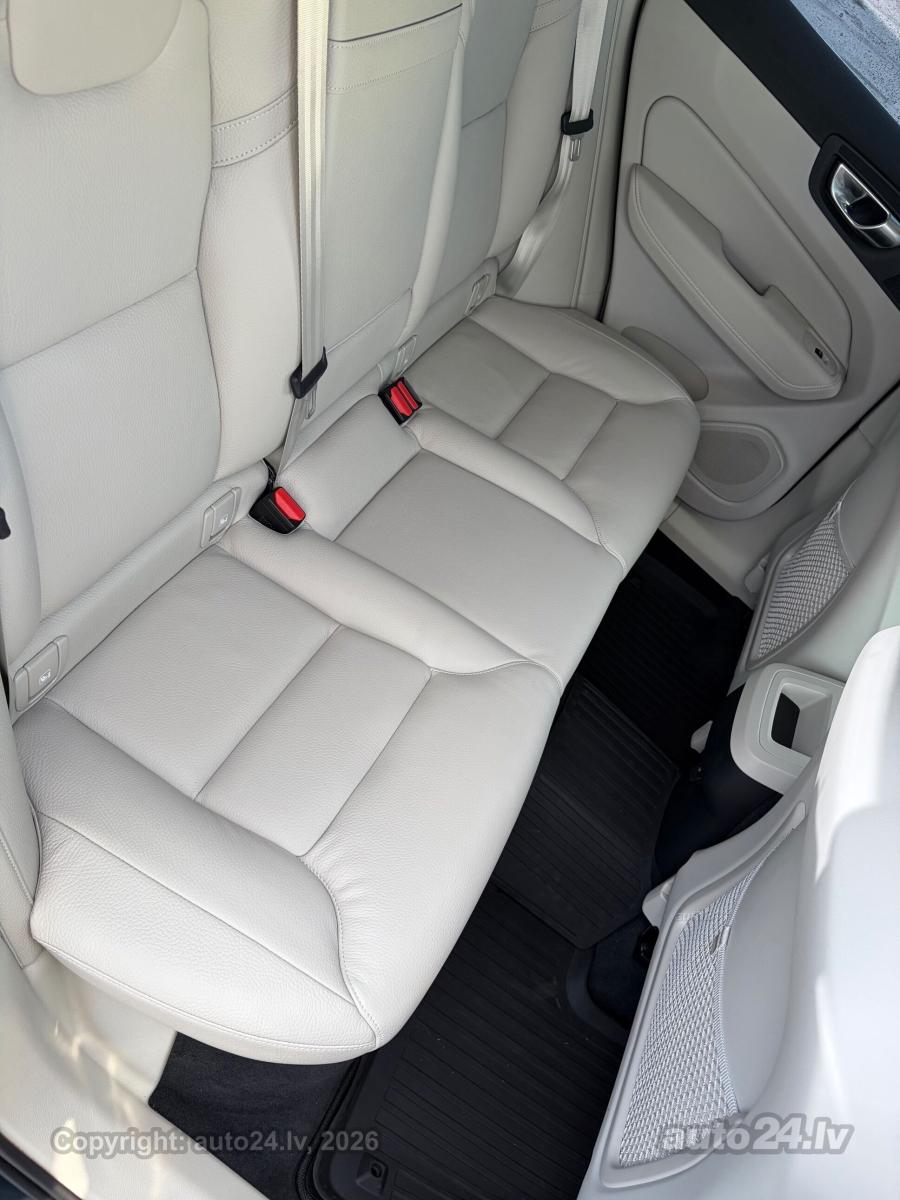 Zils Volvo XC60 2021 Tallina, ar dzinēja tilpumu 2.00 L un nobraukumu 40 tūkst. km par 39800 €, foto 9 vietnē AUTOMOTO.COM.LV