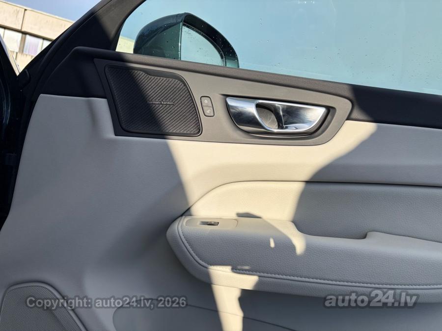Zils Volvo XC60 2021 Tallina, ar dzinēja tilpumu 2.00 L un nobraukumu 40 tūkst. km par 39800 €, foto 13 vietnē AUTOMOTO.COM.LV