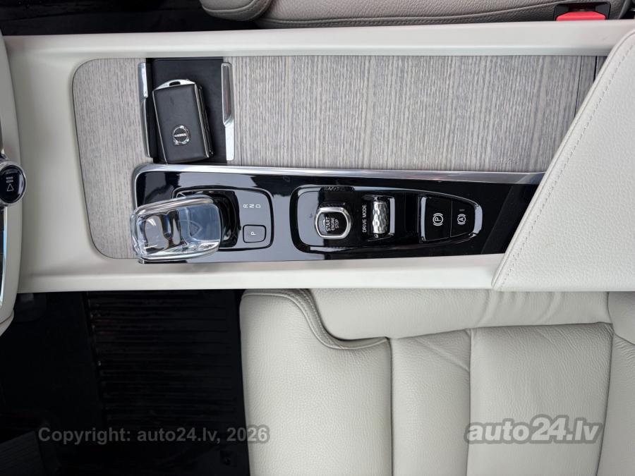 Zils Volvo XC60 2021 Tallina, ar dzinēja tilpumu 2.00 L un nobraukumu 40 tūkst. km par 39800 €, foto 15 vietnē AUTOMOTO.COM.LV