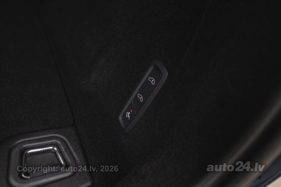 Zils Volvo XC60 2022 Jelgava, ar dzinēja tilpumu 2.00 L un nobraukumu 140 tūkst. km par 33254 €, foto 17 vietnē AUTOMOTO.COM.LV