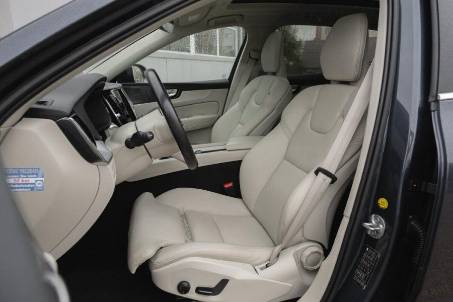 Blue Volvo XC60 2022 in Jelgava, with an engine capacity of 2.00 L and mileage of 140 thousand km for 32450 €, photo 8 on AUTOMOTO.COM.LV