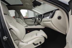 Blue Volvo XC60 2022 in Jelgava, with an engine capacity of 2.00 L and mileage of 140 thousand km for 32450 €, photo 12 on AUTOMOTO.COM.LV