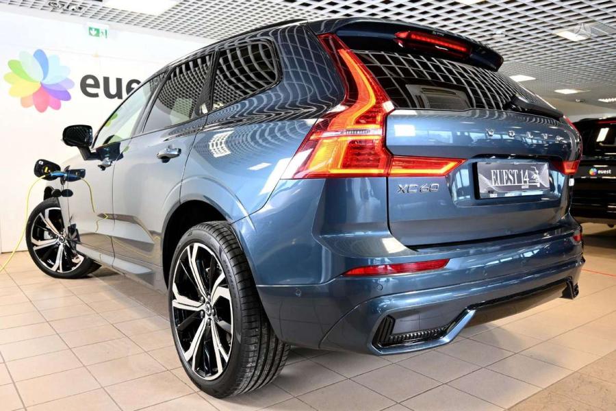 Zils Volvo XC60 2024 Tallina, ar dzinēja tilpumu 0.00 L un nobraukumu 18 tūkst. km par 55990 €, foto 3 vietnē AUTOMOTO.COM.LV