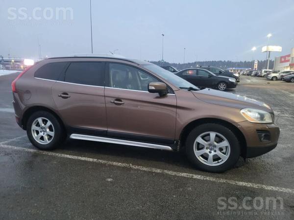 Brown Volvo XC60 2008 in Riga, with an engine capacity of 2.40 L and mileage of 265 thousand km for 9500 €, photo 5 on AUTOMOTO.COM.LV
