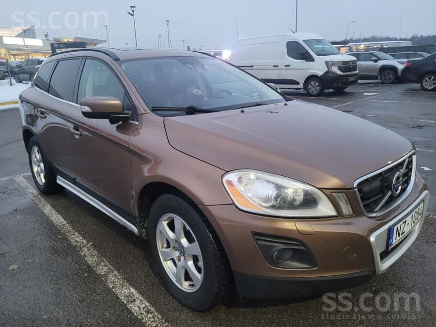 Brown Volvo XC60 2008 in Riga, with an engine capacity of 2.40 L and mileage of 265 thousand km for 7600 €, photo 4 on AUTOMOTO.COM.LV