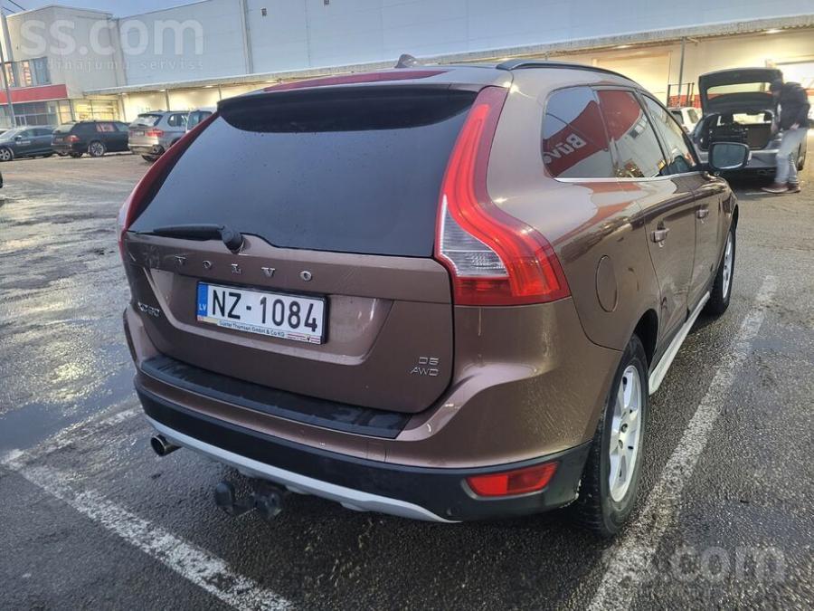 Brown Volvo XC60 2008 in Riga, with an engine capacity of 2.40 L and mileage of 265 thousand km for 7600 €, photo 5 on AUTOMOTO.COM.LV