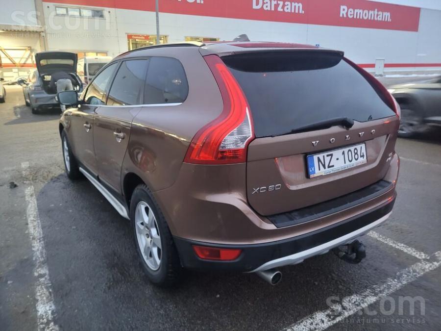 Brown Volvo XC60 2008 in Riga, with an engine capacity of 2.40 L and mileage of 265 thousand km for 7600 €, photo 6 on AUTOMOTO.COM.LV