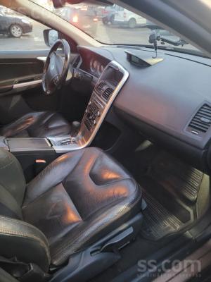 Brown Volvo XC60 2008 in Riga, with an engine capacity of 2.40 L and mileage of 265 thousand km for 7600 €, photo 13 on AUTOMOTO.COM.LV
