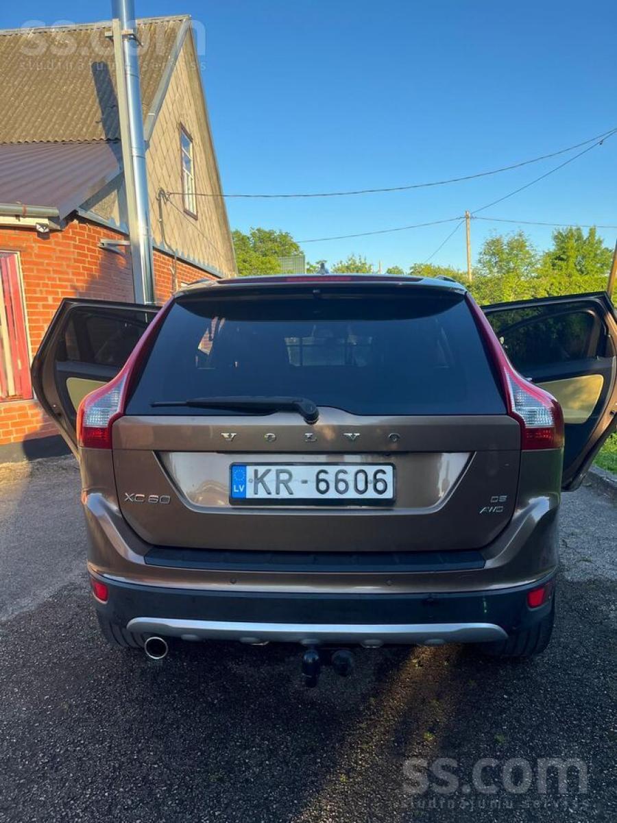 Brown Volvo XC60 2008 in Daugavpils, with an engine capacity of 2.40 L and mileage of 378 thousand km for 8000 €, photo 5 on AUTOMOTO.COM.LV