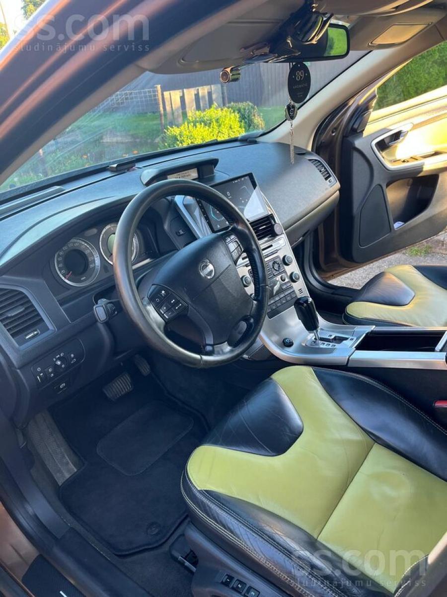 Brown Volvo XC60 2008 in Daugavpils, with an engine capacity of 2.40 L and mileage of 378 thousand km for 8000 €, photo 7 on AUTOMOTO.COM.LV