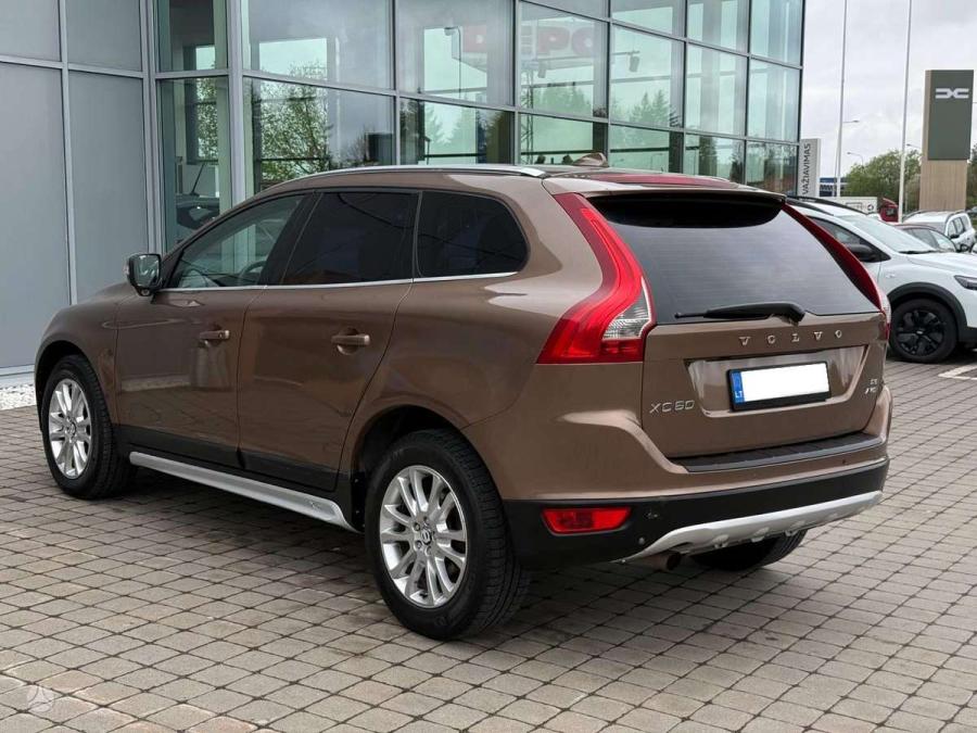 Brown Volvo XC60 2008 in Klaipeda, with an engine capacity of 2.40 L and mileage of 315 thousand km for 6300 €, photo 8 on AUTOMOTO.COM.LV