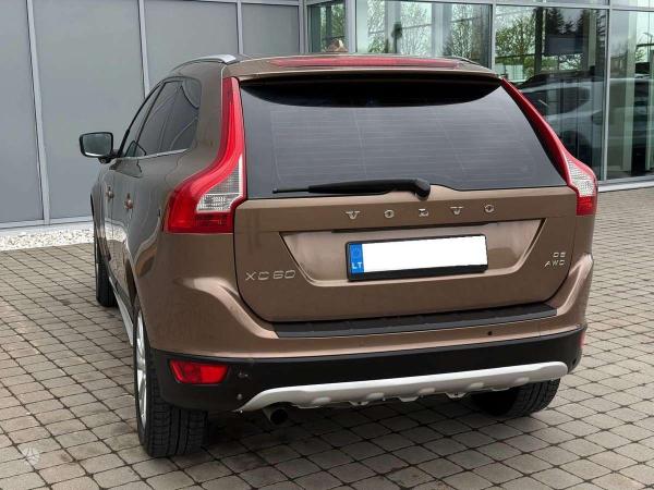 Brown Volvo XC60 2008 in Klaipeda, with an engine capacity of 2.40 L and mileage of 315 thousand km for 6300 €, photo 9 on AUTOMOTO.COM.LV