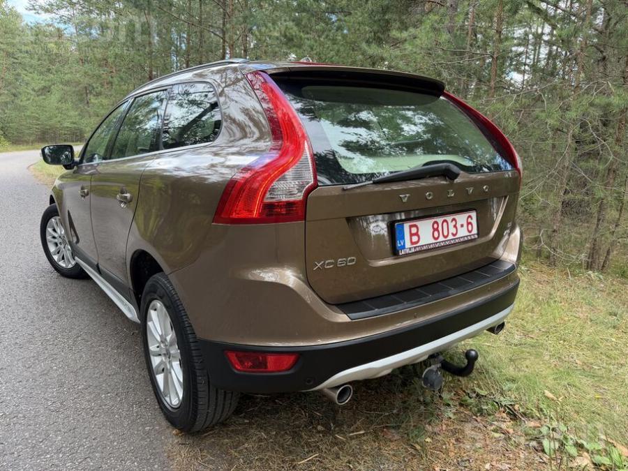 Brūns Volvo XC60 2008 Daugavpils, ar dzinēja tilpumu 2.40 L un nobraukumu 0 tūkst. km par 6990 €, foto 4 vietnē AUTOMOTO.COM.LV