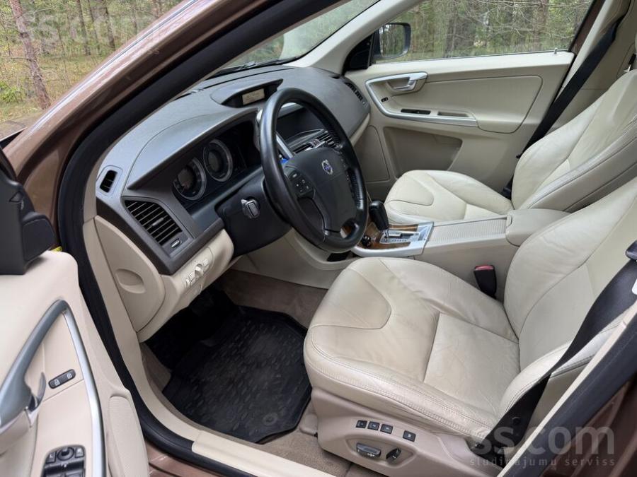 Brūns Volvo XC60 2008 Daugavpils, ar dzinēja tilpumu 2.40 L un nobraukumu 0 tūkst. km par 6990 €, foto 15 vietnē AUTOMOTO.COM.LV